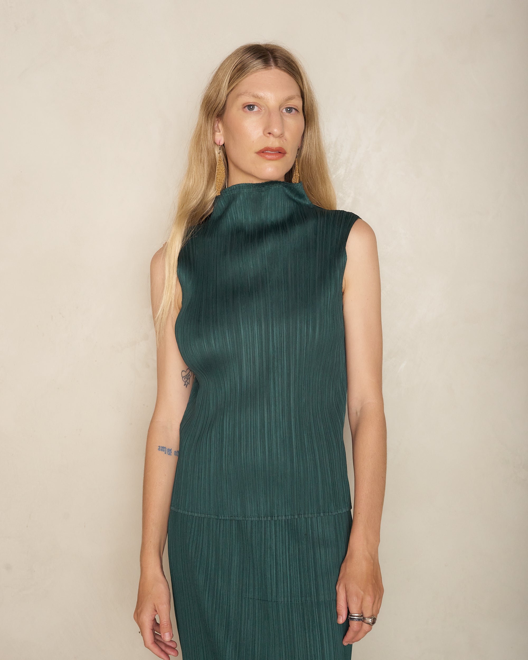 Dark Green High Neck Sleeveless Top – Dilettante