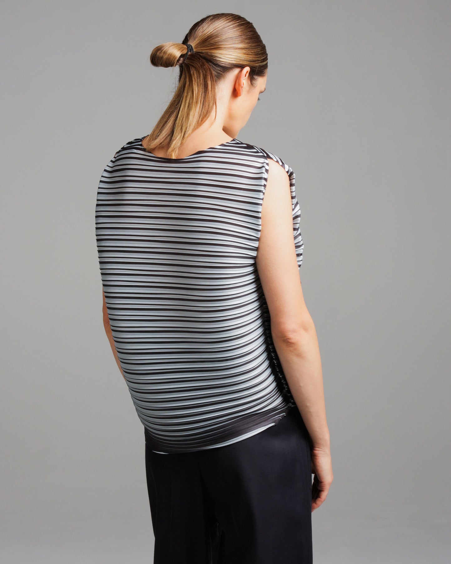 Black Horizontal Stripe Top – Dilettante